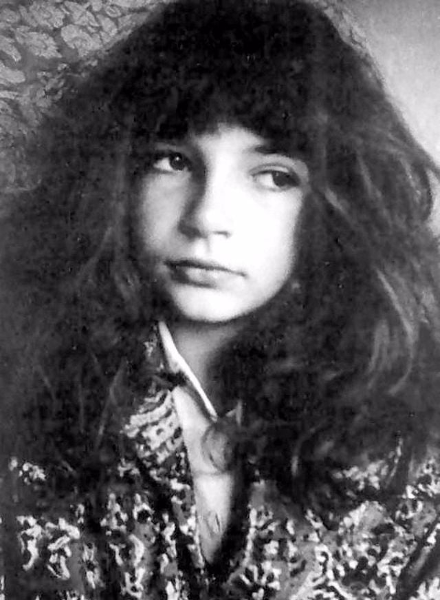 Rare black and white images of a young Kate Bush show she was always ...
