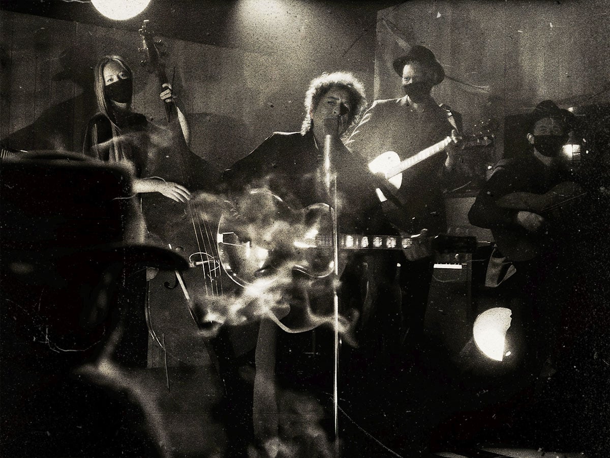 Who is in Bob Dylan's backing band?