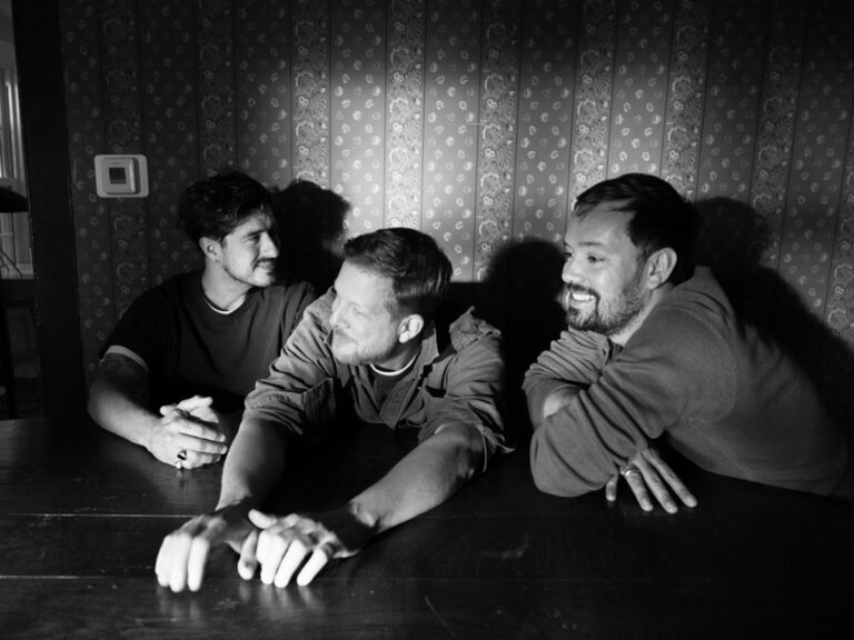 Mumford and Sons to donate £1 to Live Trust for every ticket sold