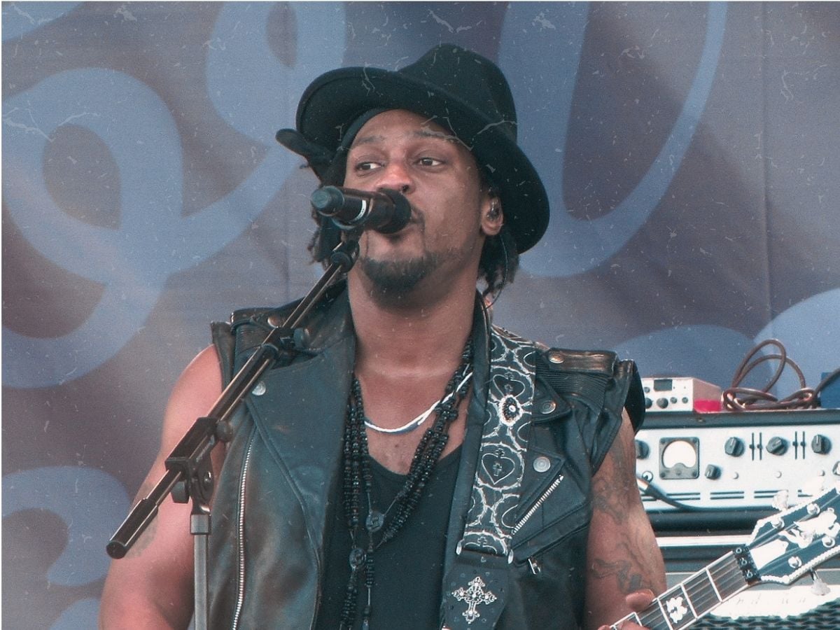 D'Angelo drops out of show due to "unforeseen medical delay"