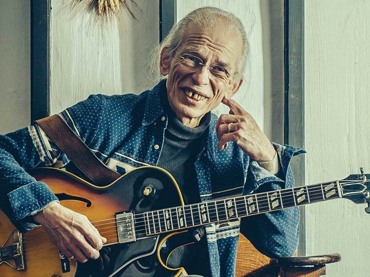Yes postpone tour due to Steve Howe's health issues