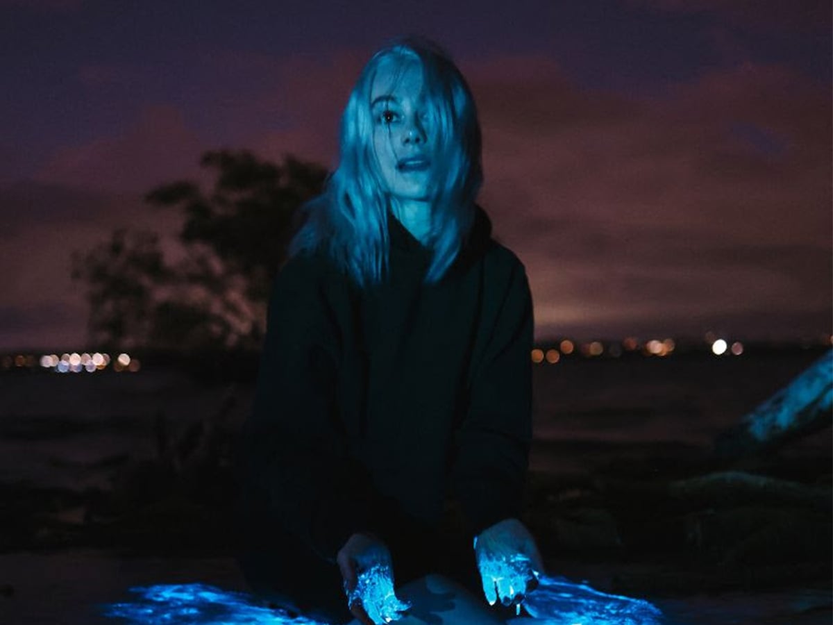 Phoebe Bridgers "hates those fucking ICE idiots"